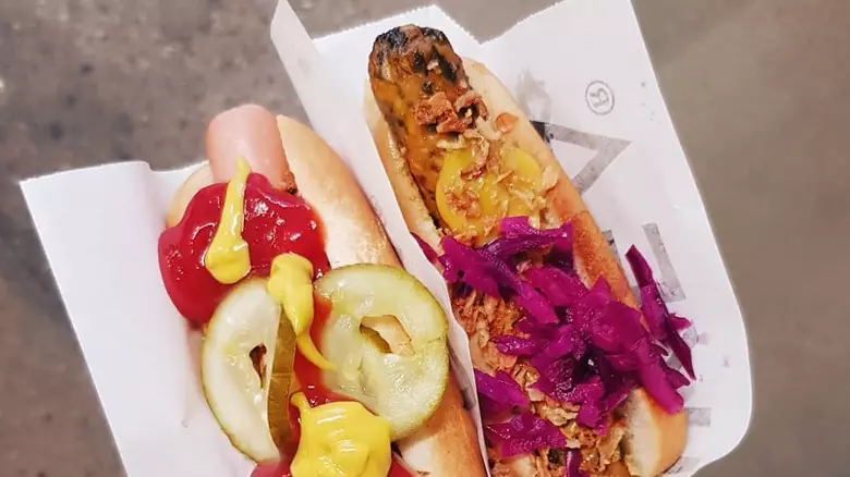 IKEA hot dog și veggie dog