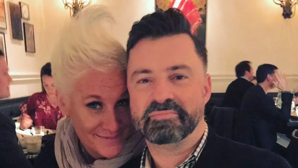 Tiesa apie Anne Burrell sužadėtinį, Stuartą Claxtoną