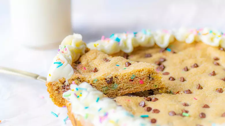 slice cake cookie