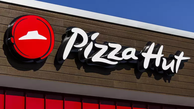 Fa'ailoga i luma faleoloa o Pizza Hut