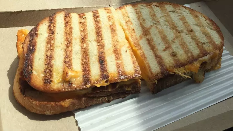 bocadillo de queixo á prancha en Wawa