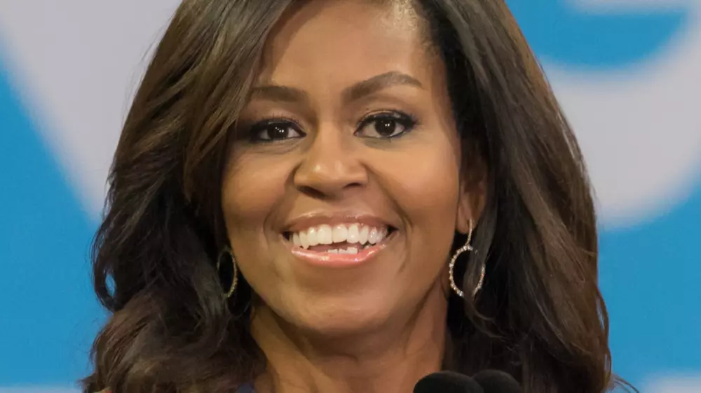 Michelle Obama ag tabhairt cainte