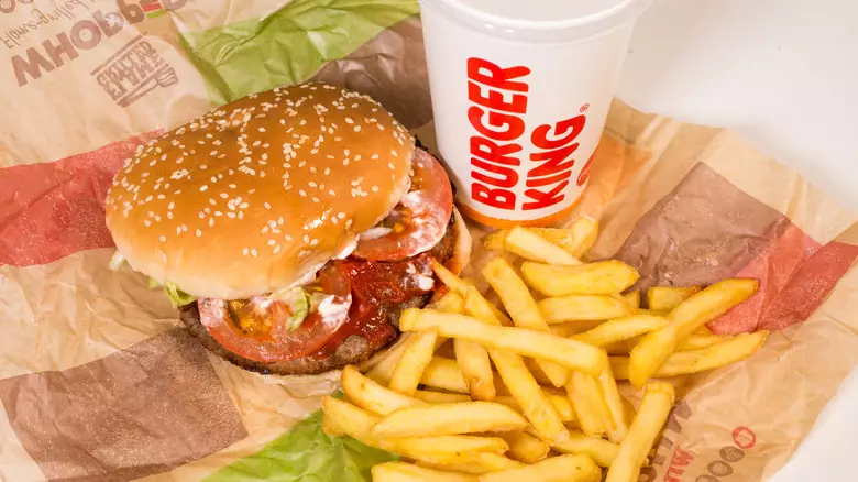 Burger King burger, fries, at inumin