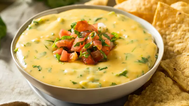 Queso dip, pico de gallo