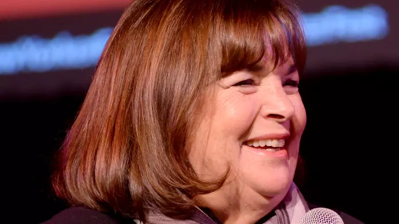 Ina Garten sonriendo en el evento