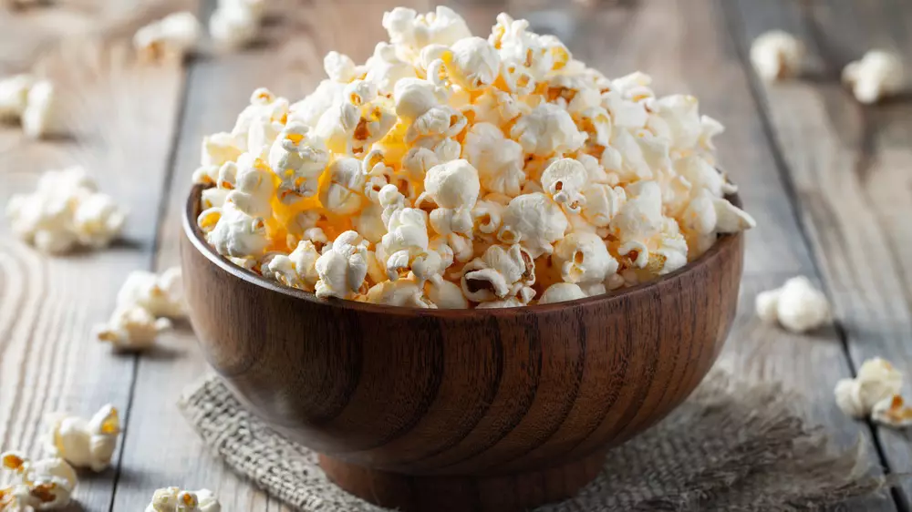 Popcorn dina mangkok kai