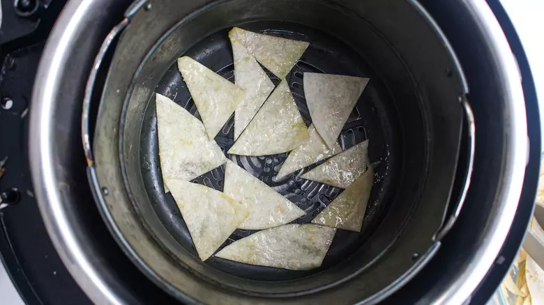 Yankakken tortilla triangles