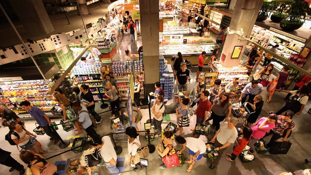 Gens à l'épicerie