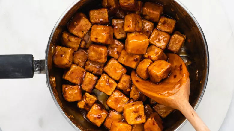 li-cubes tsa tofu ka chilli sauce