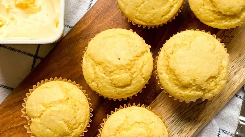 Fluffy Cornbread Muffins