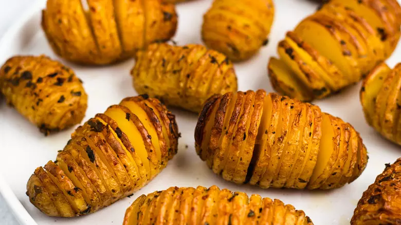 kartol hasselback li ser plakaya