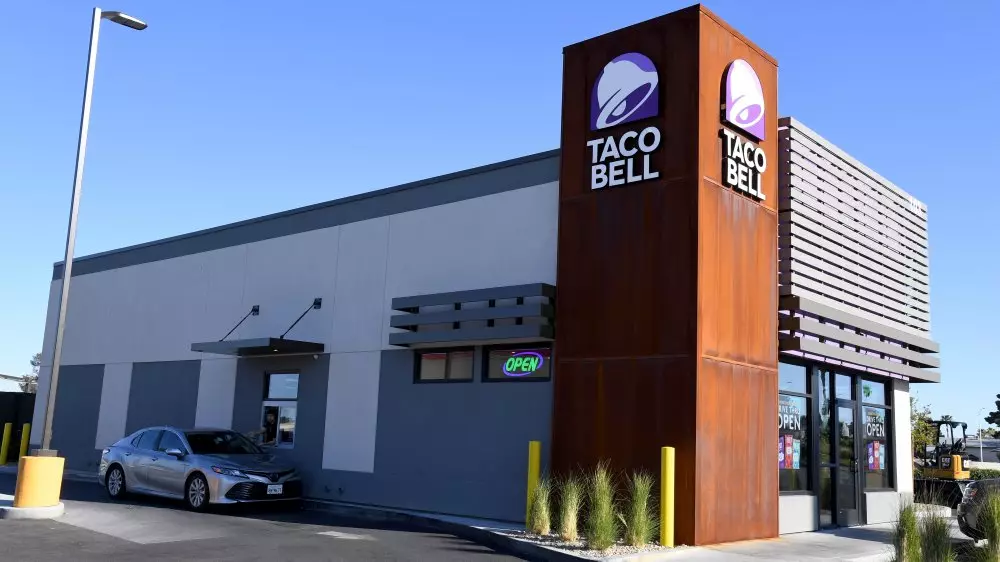 Y Rheswm Gwirioneddol i Taco Bell Gael Gwared ar ei Fwydlen Plant