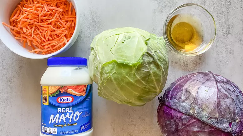 គ្រឿងផ្សំ coleslaw