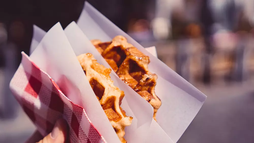 matam-is nga Liege Belgian waffle