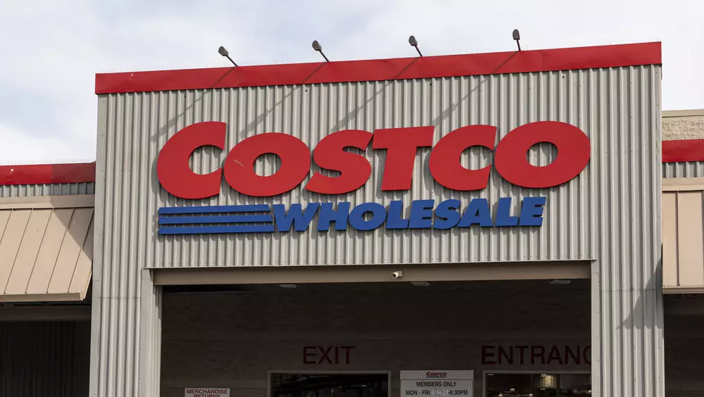 Pamja e jashtme e një dyqani Costco