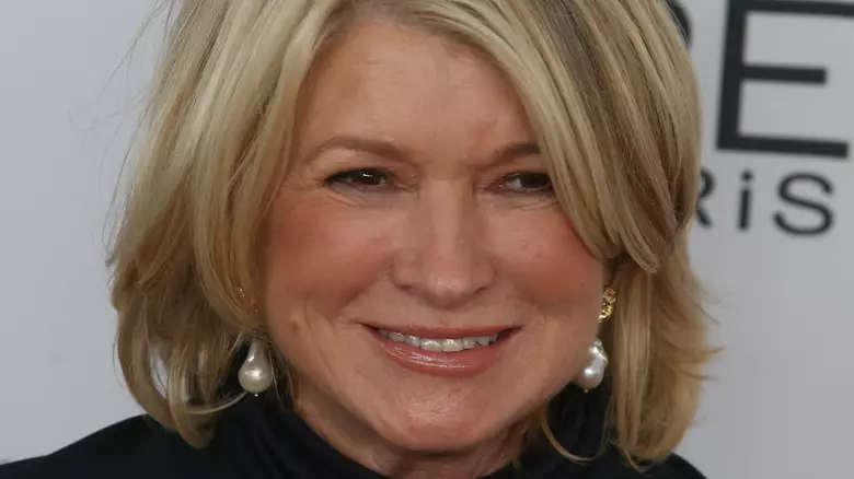 Martha Stewart sonriendo en un evento