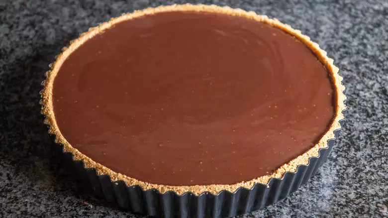 chocolate osan tart undecorated