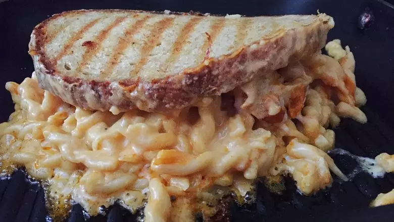 Receta de sándwich de macarrones con queso y pollo a la parrilla Buffalo 8777_9