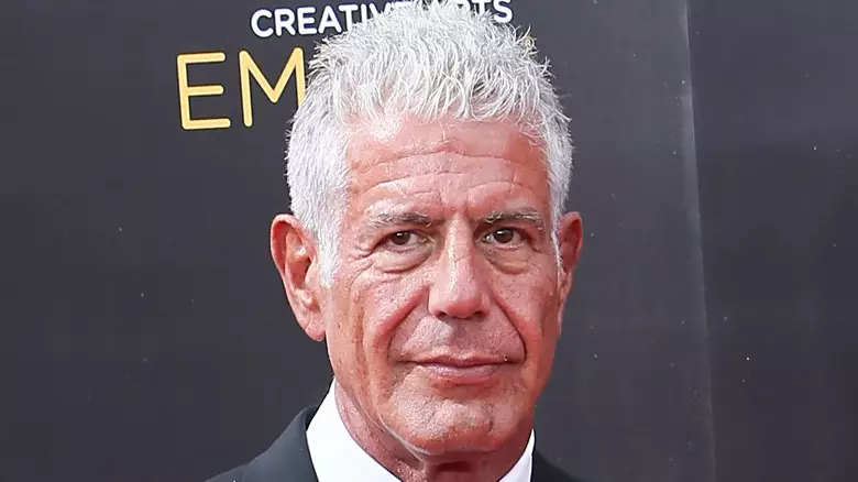 Anthony Bourdain tembakan di kepala