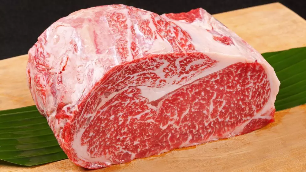 Hapa kuna Tofauti Halisi Kati ya Kobe na Wagyu Beef