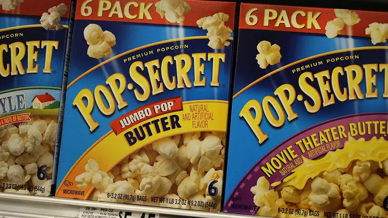 Sadarka sanaadiiqda popcorn ee Secret ee shelf
