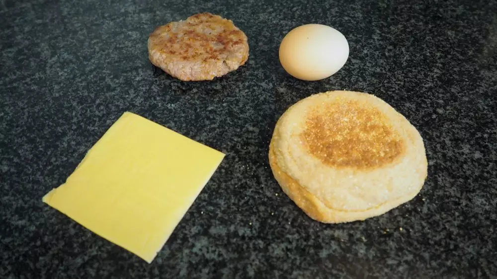 5-ingredient copycat McDonald's Sausage uye Egg McMuffin ingredients