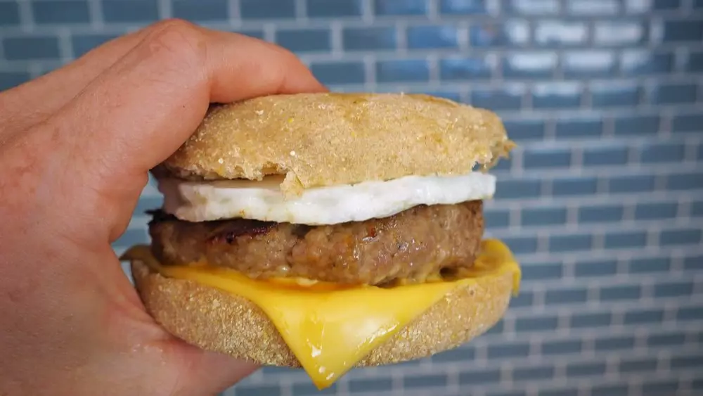 អ្នកអាចបង្កកសាច់ក្រក mcmuffin