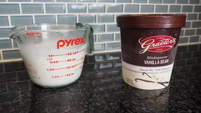 How to make 3-घटक कॉपीकैट आइसक्रीम के साथ स्टारबक्स वनीला बीन क्रीम फ्रैप्पुकिनो रेसिपी
