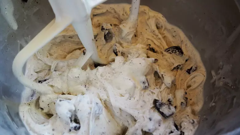 ny fomba fanaovana kopia 2-ingredient Dairy Queen Oreo Blizzard