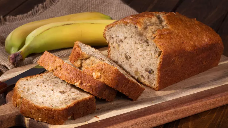 Der Trick, um Bananenbrot länger frisch zu halten