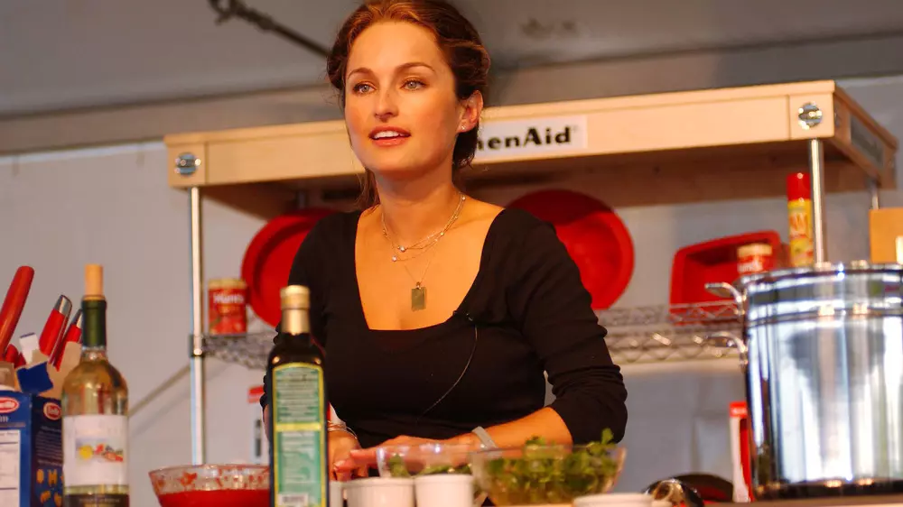 Giada De Laurentiis yn coginio