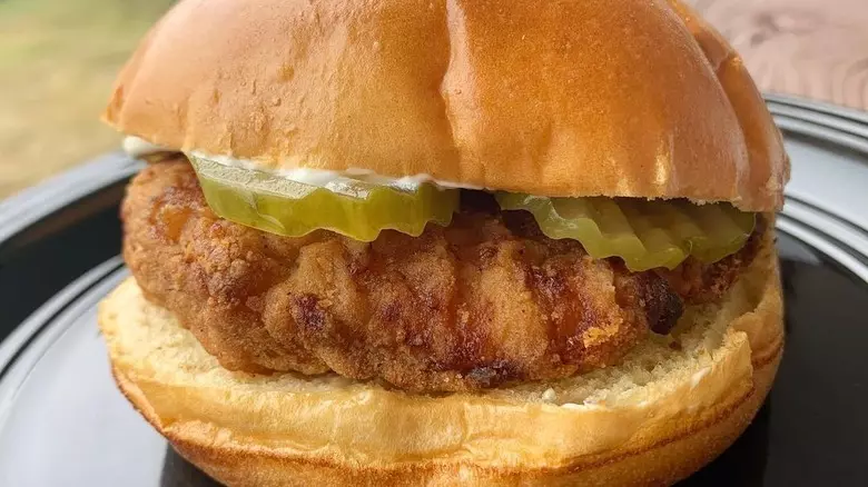 Sandwich peniru Chick-fil-A dengan ayam RBC