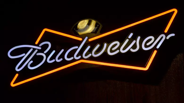 Ένα σημάδι μπύρας Budweiser