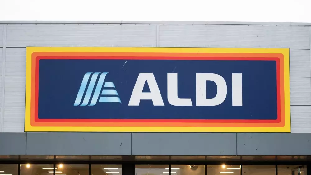 Aldi дүкенінің алдында