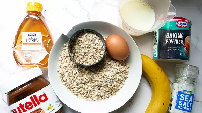 Materyalên ji bo oatmeal baked