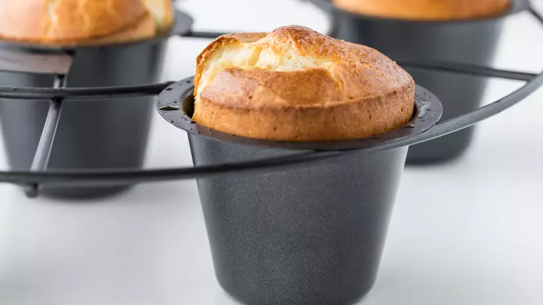 popovers iššokančioje keptuvėje