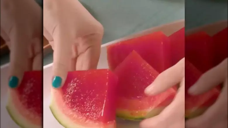 watermelon jello txhaj tshuaj slices