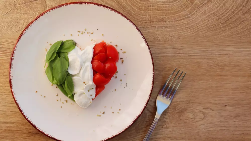 mesa de cea propagación de comida italiana