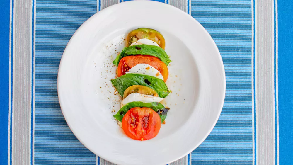 Ensalada italiana de tomate e mozzarella