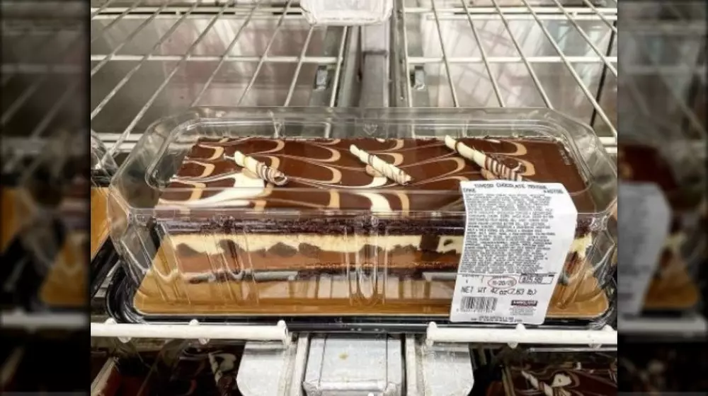 Costco's Tuxedo Chocolate Mousse keke