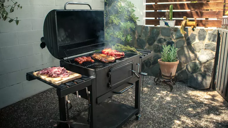 BBQ mit verschiedenen Fleischsorten