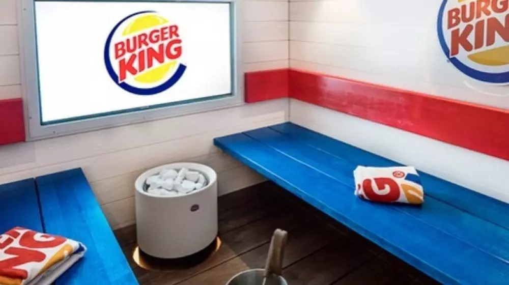 À l'intérieur du sauna Burger King en Finlande