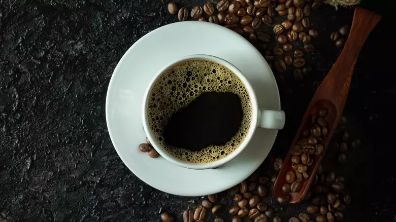 یک فنجان قهوه سیاه