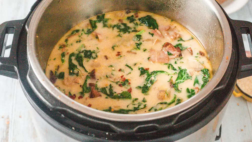 Zuppa Toscana με κρέμα και λάχανο