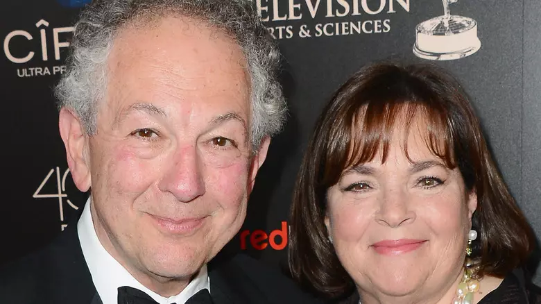 Jeffrey Garten en Ina Garten glimlag