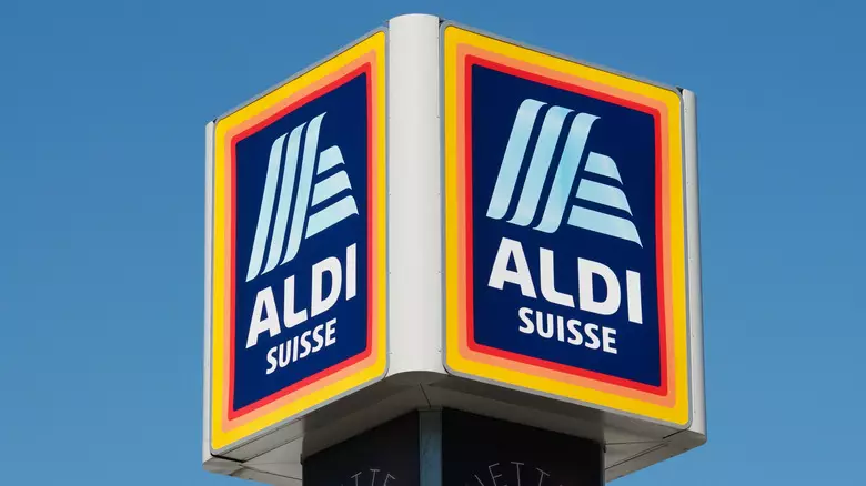 عمارت جي ٻاهران Aldi نشان